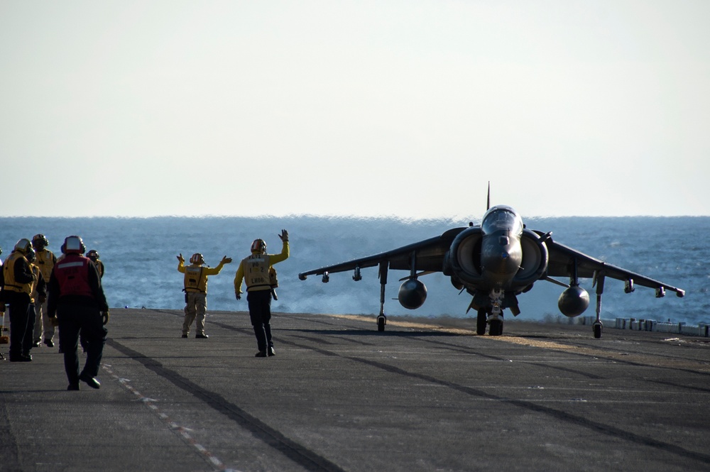 DVIDS - Images - "Tomcats" Harriers land aboard USS Bonhomme Richard ...