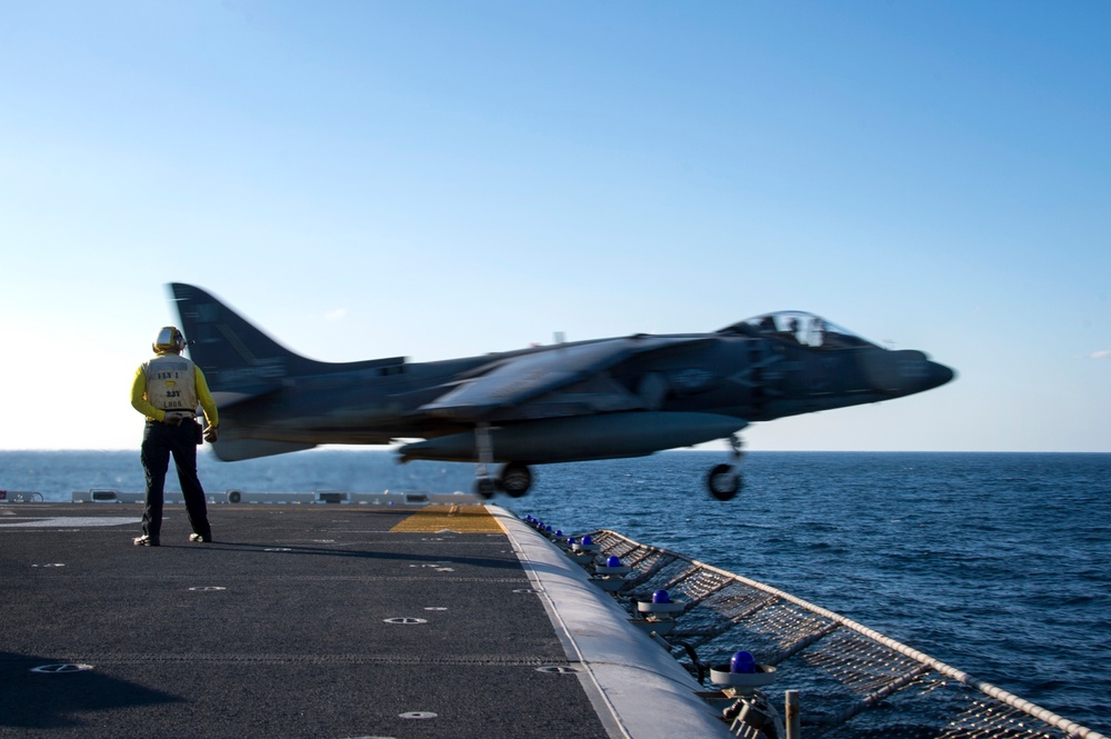 DVIDS - Images - "Tomcats" Harriers land aboard USS Bonhomme Richard ...