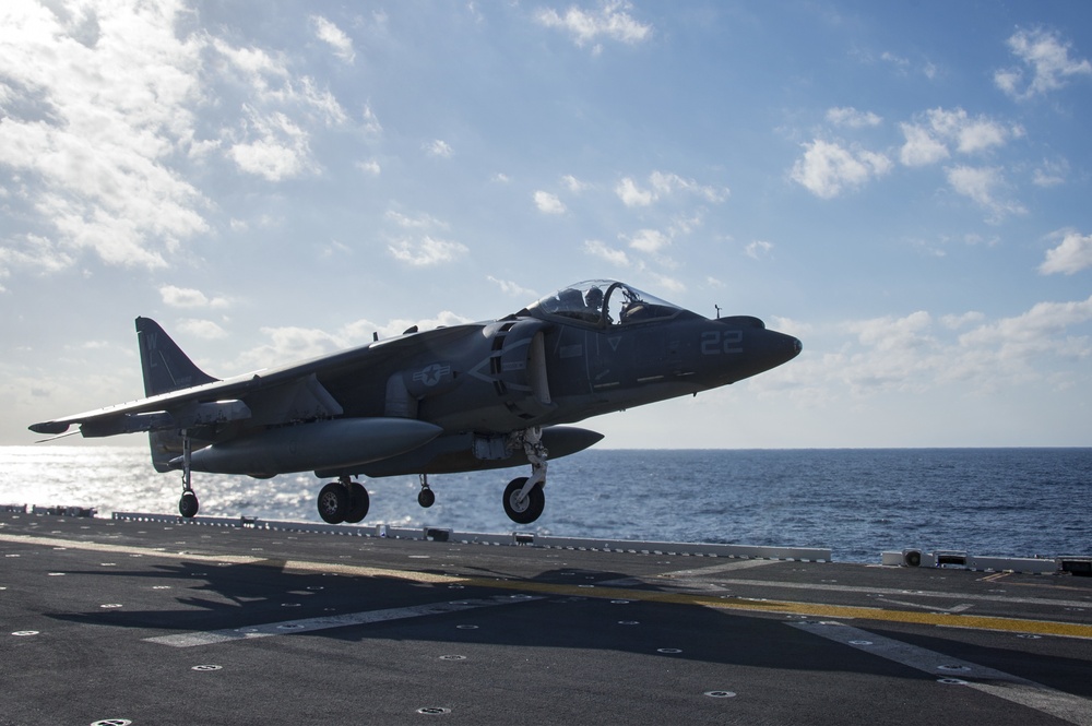 DVIDS - Images - "Tomcats" Harriers land aboard USS Bonhomme Richard ...
