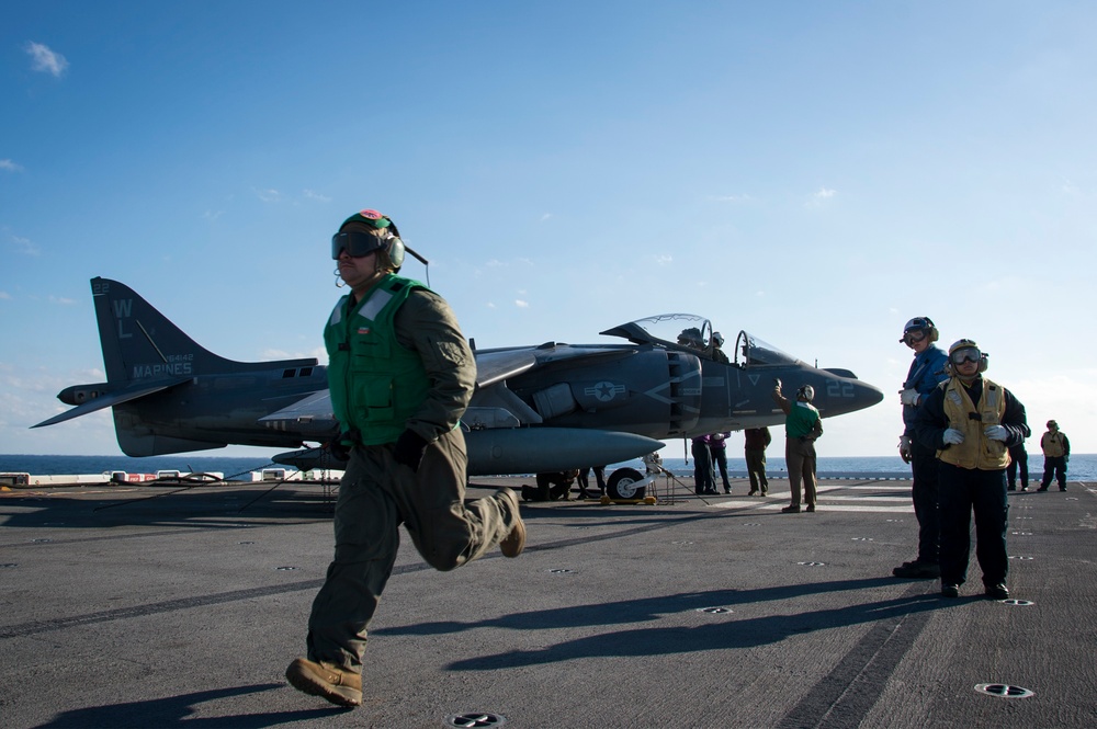 DVIDS - Images - "Tomcats" Harriers land aboard USS Bonhomme Richard ...