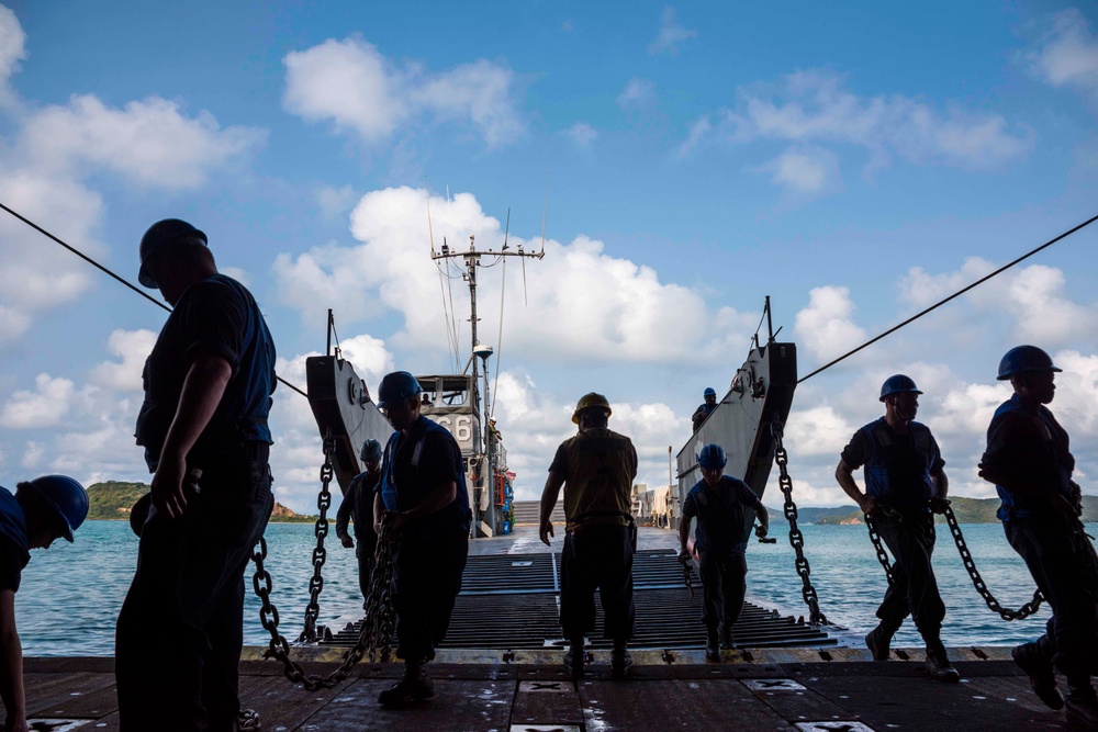 DVIDS - Images - USS Green Bay conducts a stern gate marriage with LCU ...