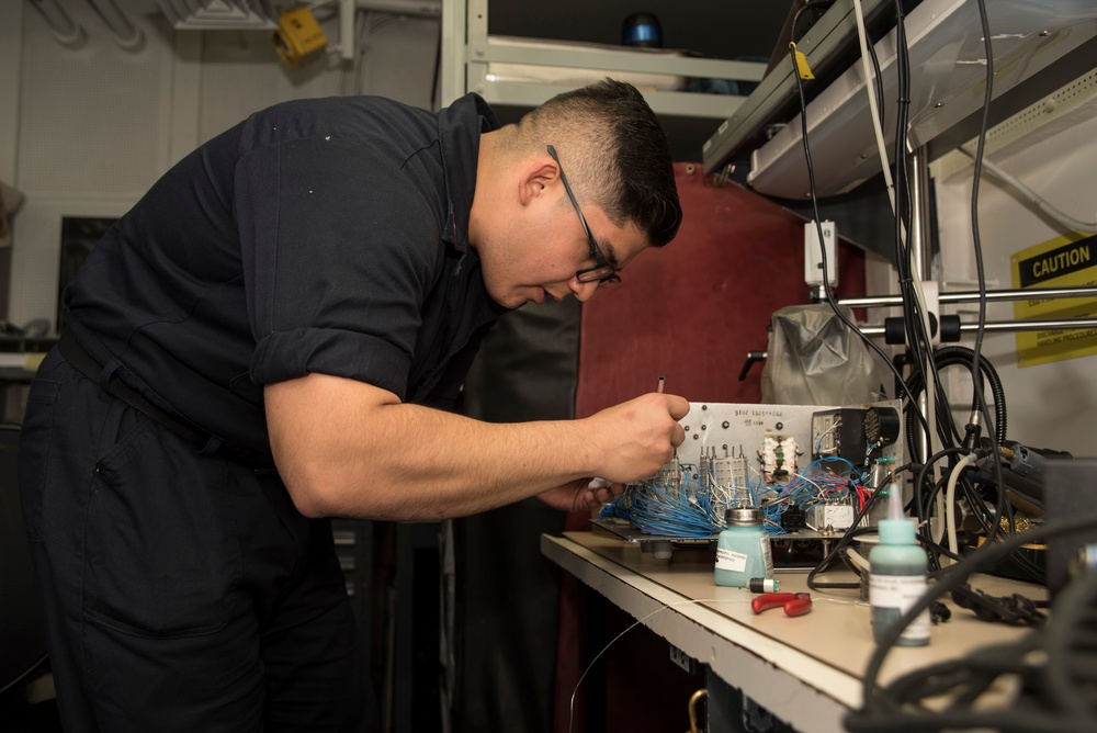 DVIDS - Images - USS Bonhomme Richard's (LHD 6) Aviation Electronics Technician Conducts ...