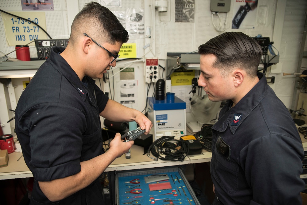 DVIDS - Images - USS Bonhomme Richard's (LHD 6) Aviation Electronics ...