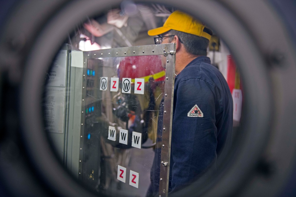 DVIDS - Images - Truxtun is deployed in the U.S. 5th Fleet area of ...