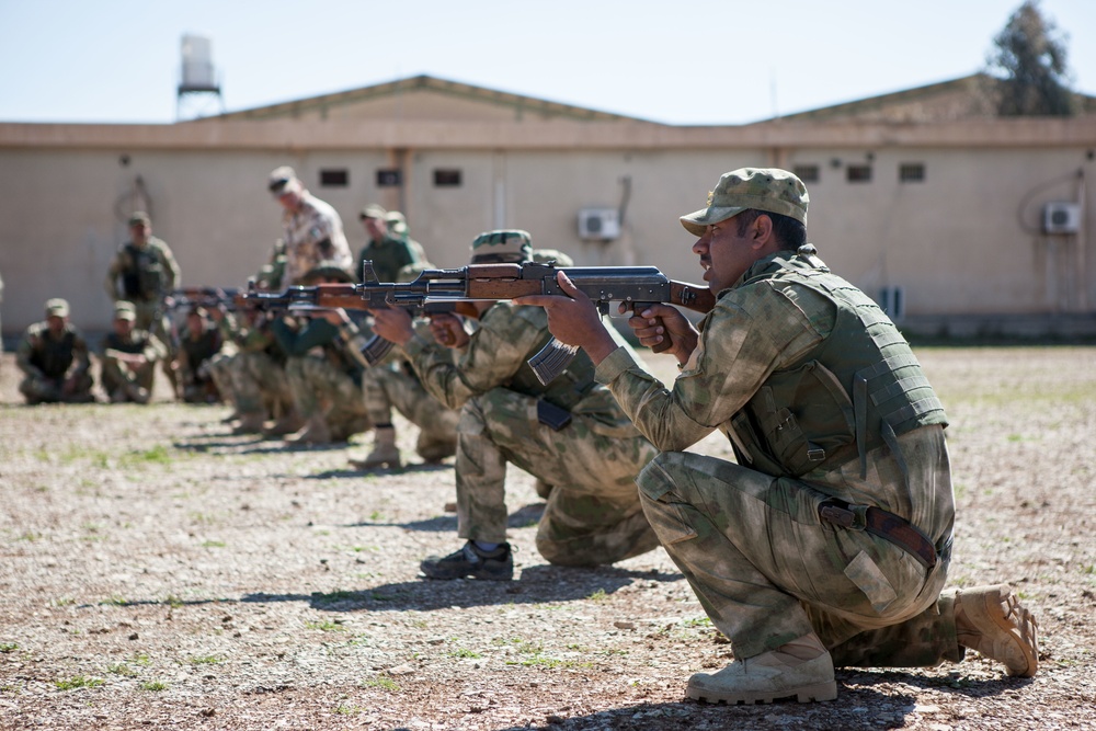 DVIDS - Images - Peshmerga train in basic soldiering skills [Image 2 of 5]
