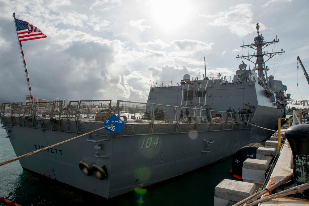 DVIDS - News - Sterett-Dewey Surface Action Group Makes First Stop of ...