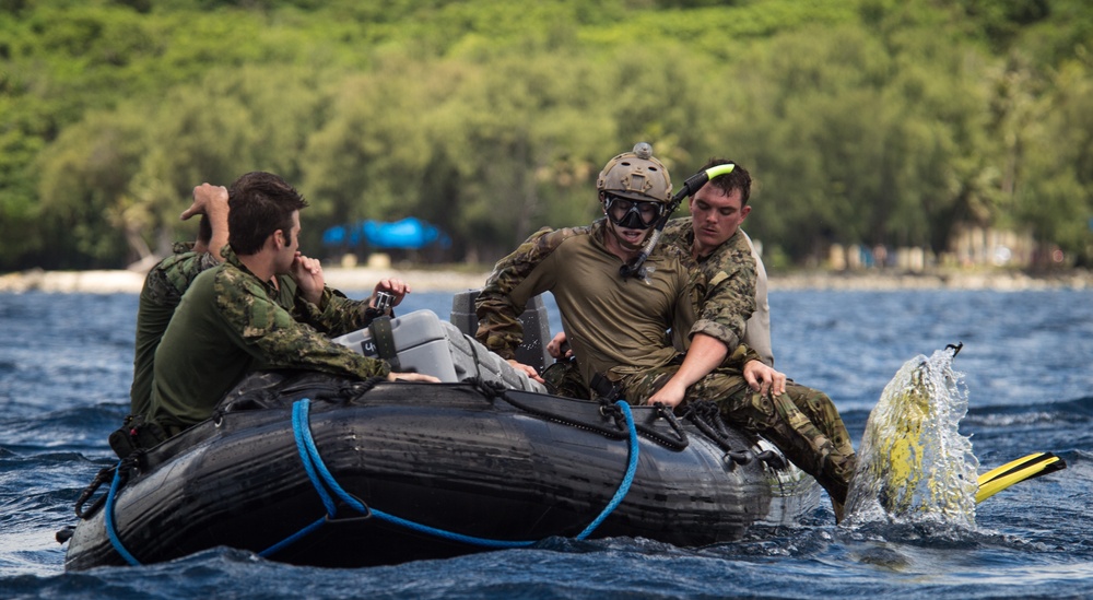 DVIDS - Images - EODMU 5 UUV Aerial Operations [Image 6 of 8]