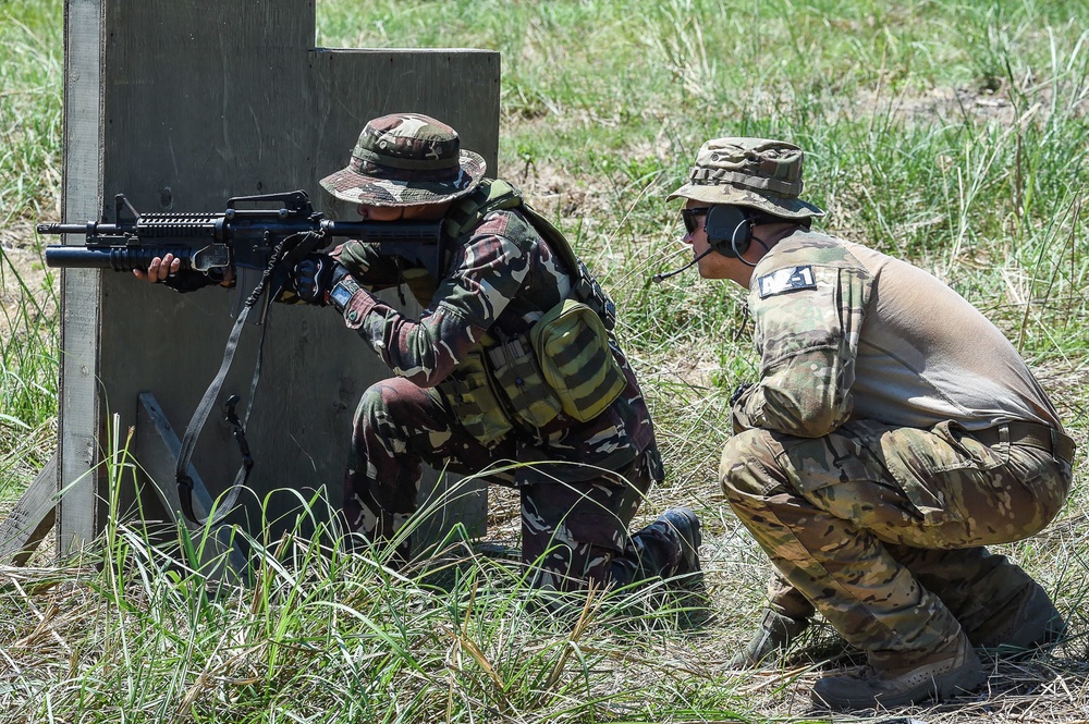 DVIDS - Images - Philippine, U.S. service members conduct advance rifle ...