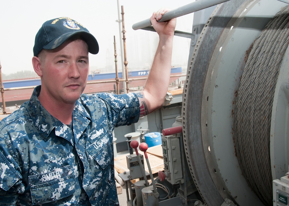 DVIDS - Images - MN2 Smith fixes swage on USS Dextrous [Image 1 of 2]