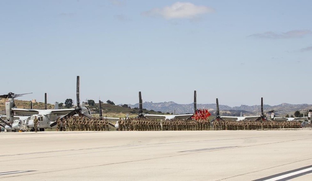 DVIDS - News - Passing the colors: MAG-39 command changes hands