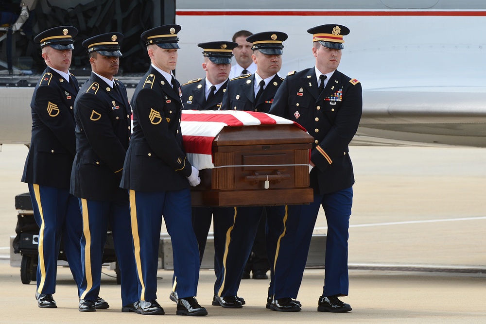 DVIDS - News - Member of La. Guard’s Military Funeral Honors team ...