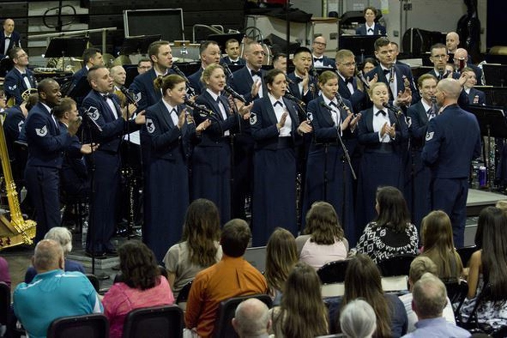 DVIDS - News - USAF Concert Band, Singing Sergeants hit high note at ...
