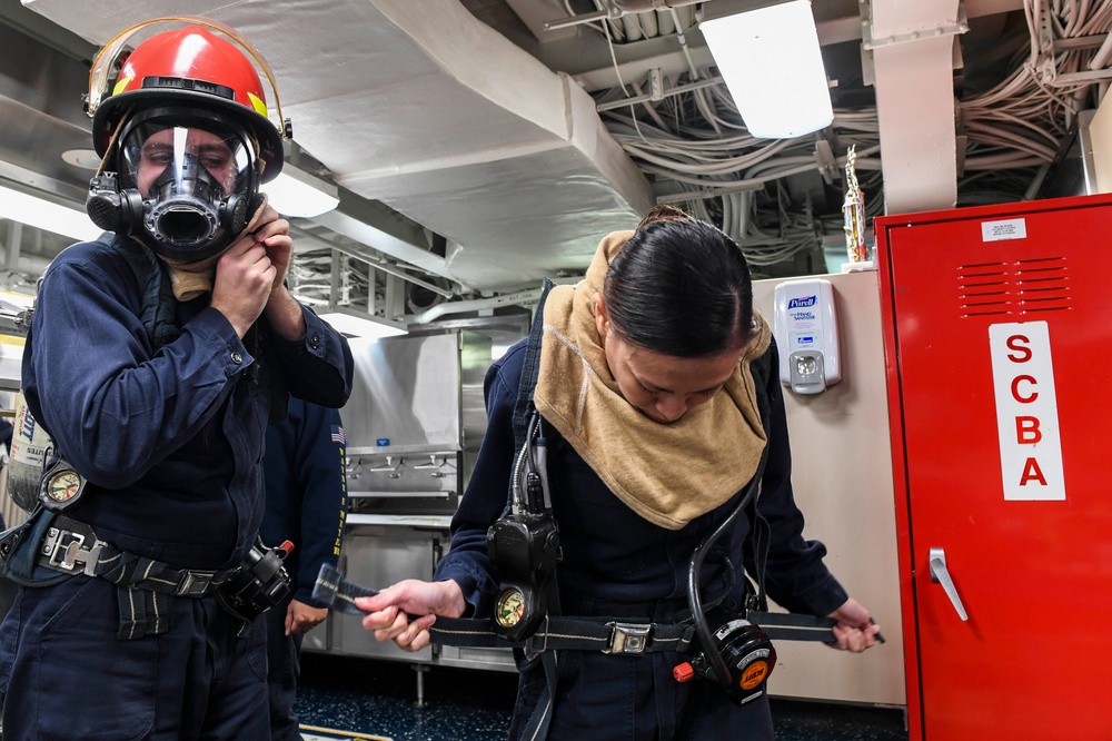 DVIDS - Images - USS Wayne E. Meyer Conducts an ITT Drill [Image 6 of 17]