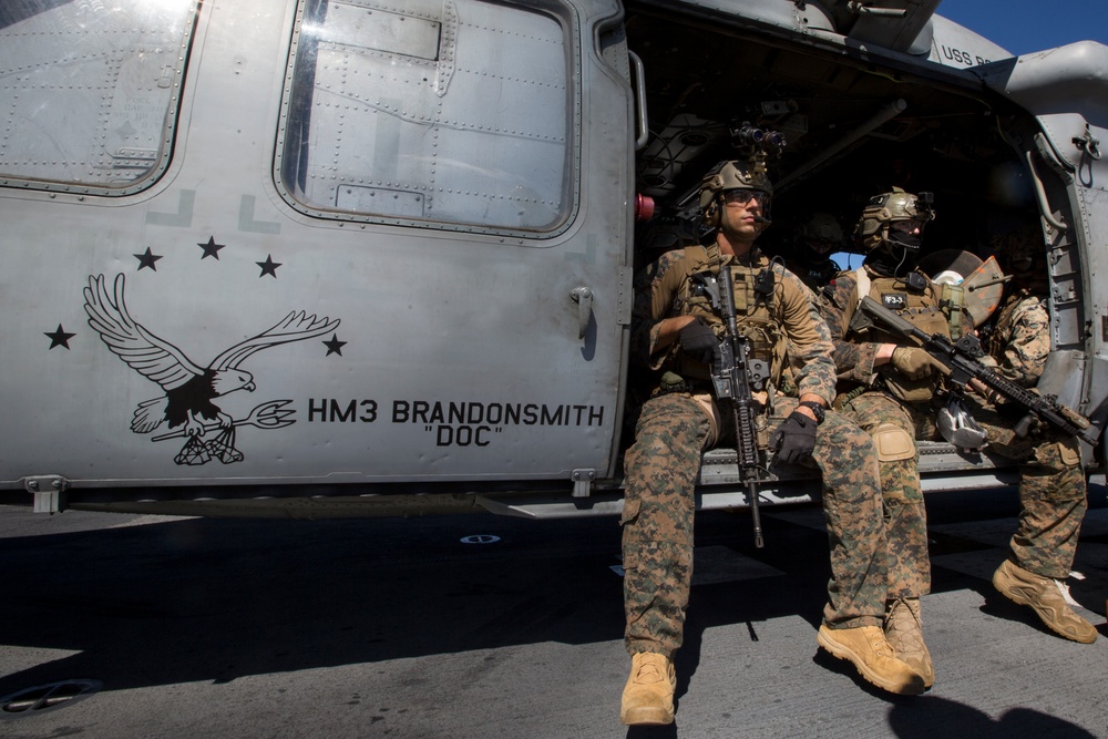 DVIDS - Images - 31st MEU Marines refine VBSS skills [Image 2 of 8]