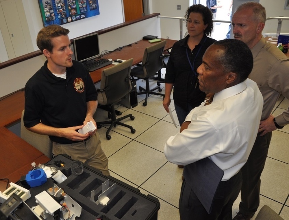 DVIDS - Images - Junior Navy Scientists and Engineers Make Early ...