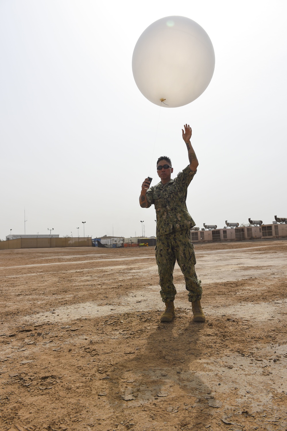 DVIDS - Images - CJTF-HOA METOC releases weather balloon [Image 4 of 6]