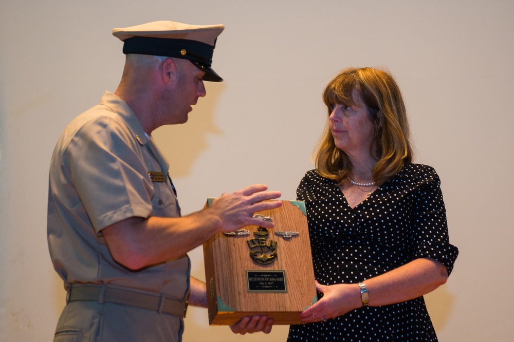DVIDS - Images - Sailors Honor Robert "Bobby" McRill [Image 4 of 5]