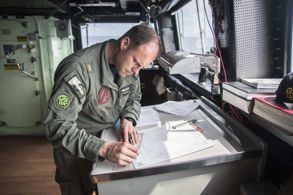 DVIDS - Images - USS San Diego (LPD 22) Pilot House Watchstander