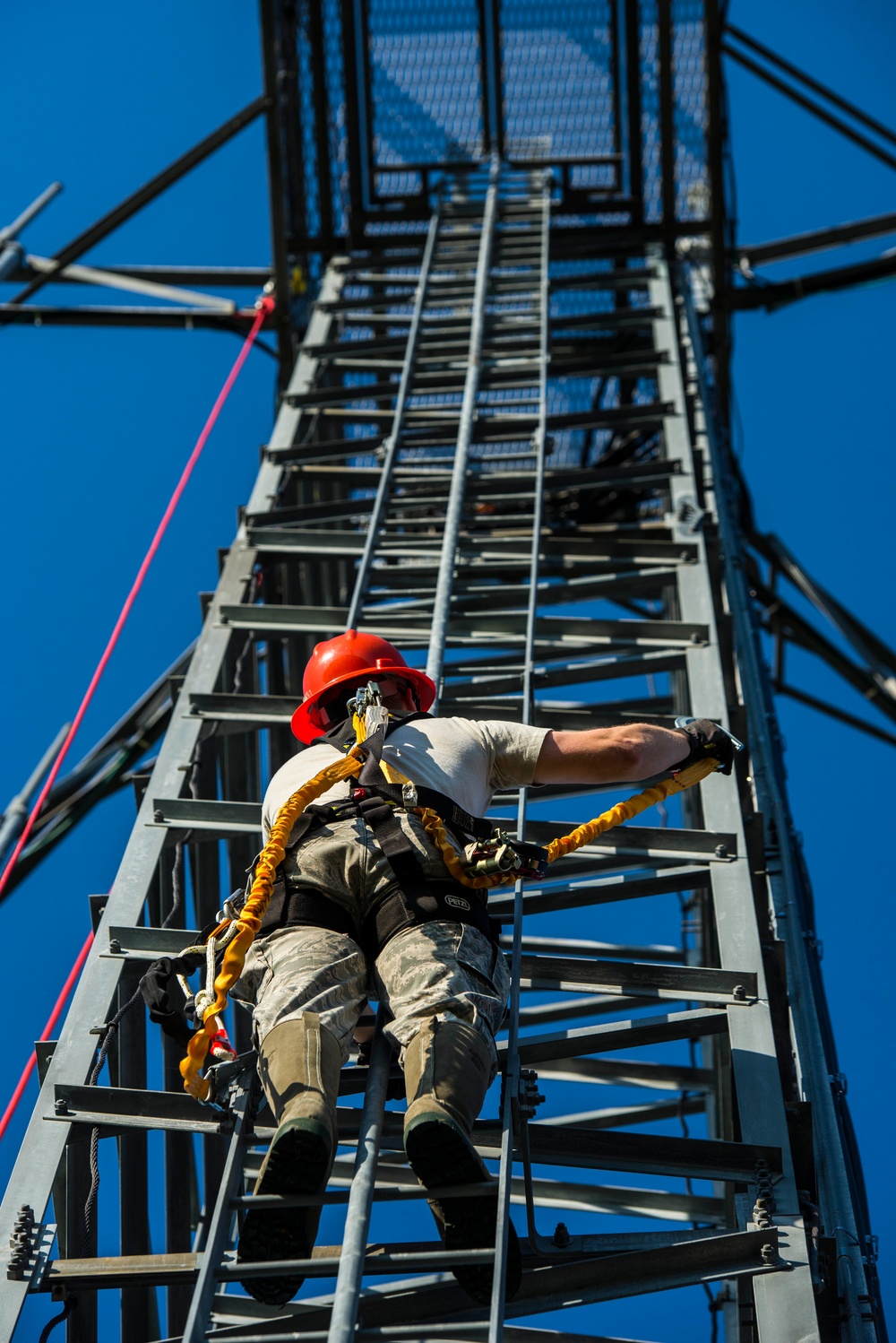 DVIDS - Images - Cable Dawgs Tower Certification Training [Image 3 of 33]