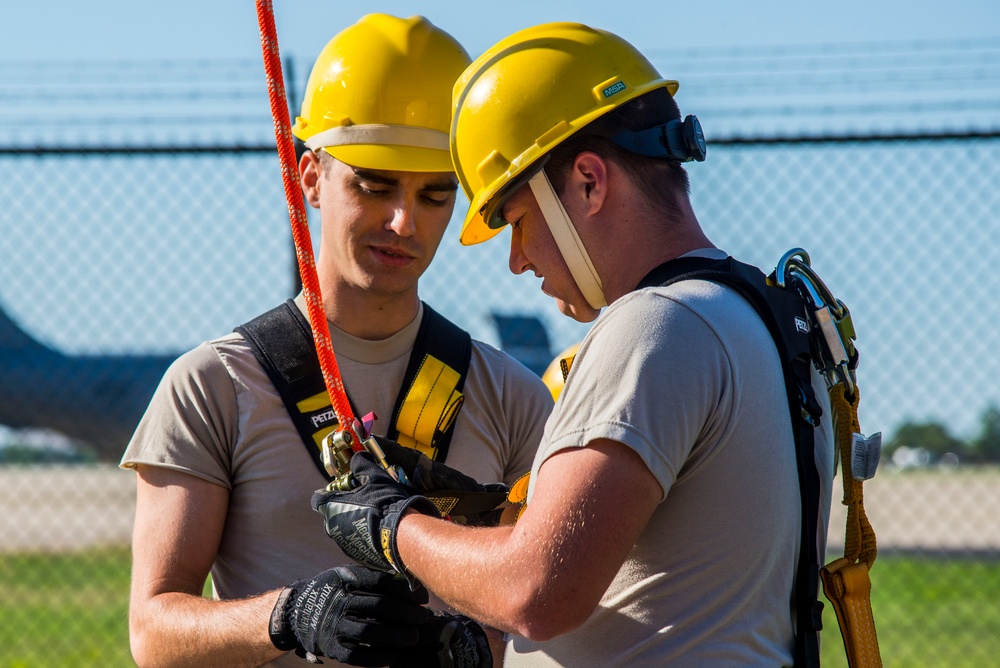 DVIDS - Images - Cable Dawgs Tower Certification Training [Image 33 of 33]