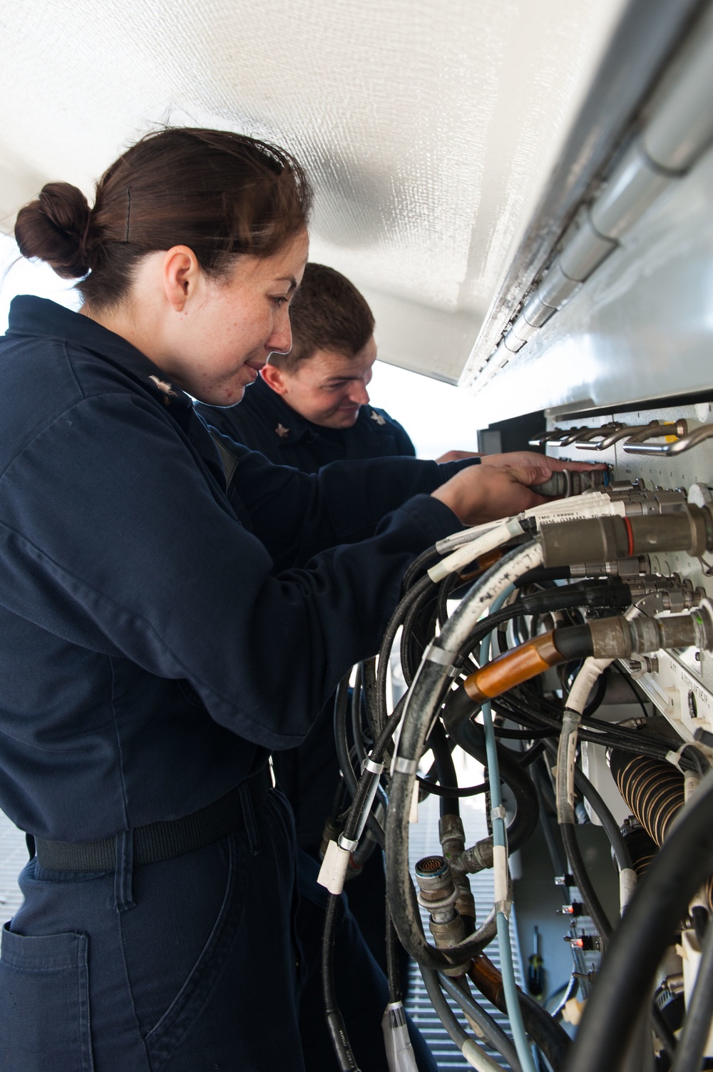 DVIDS - Images - USS America Sailors conduct on SLQ-32 [Image 1 of 2]