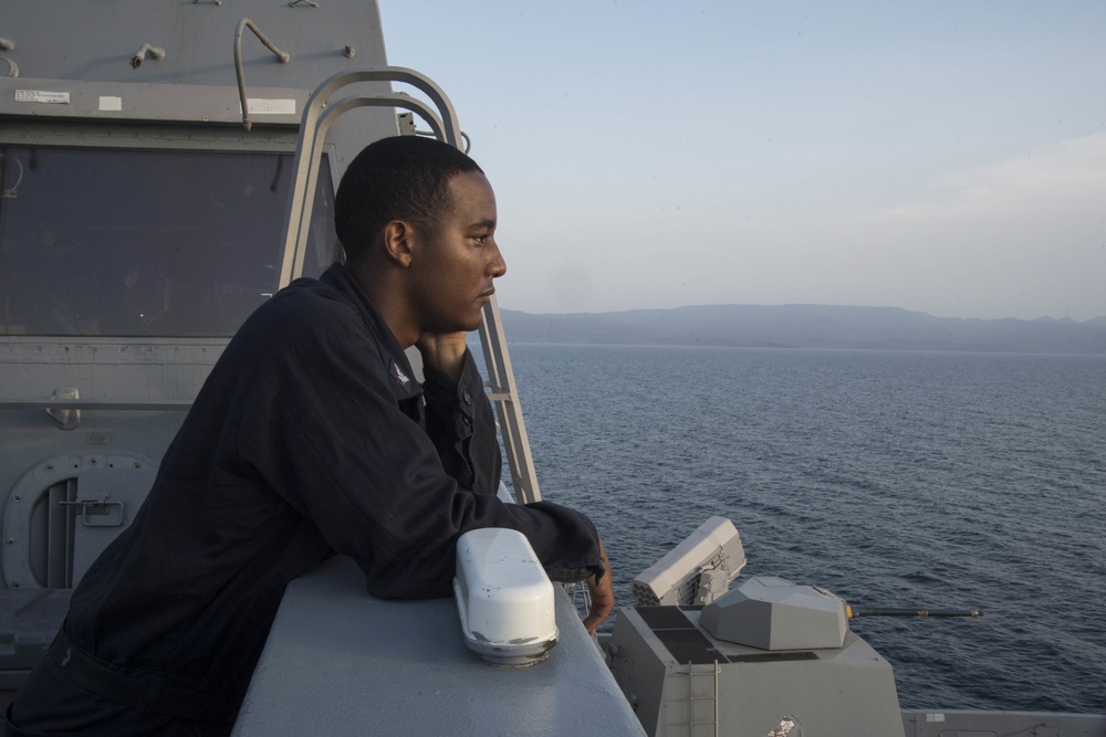 DVIDS - Images - USS San Diego (LPD 22) Bridge Wing Watchstander