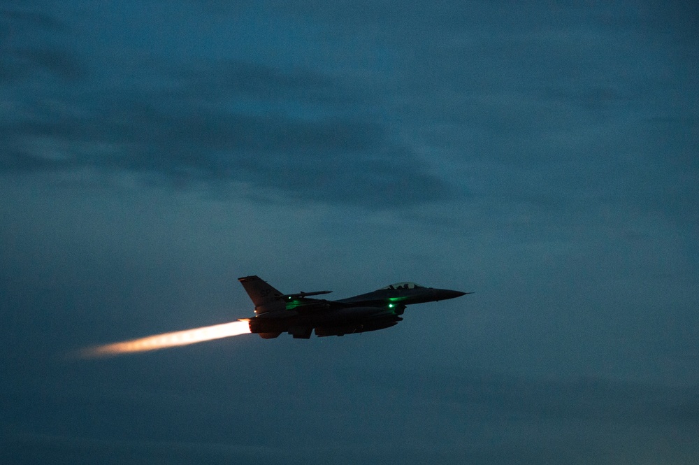 DVIDS - Images - Warhawks at Night [Image 3 of 3]