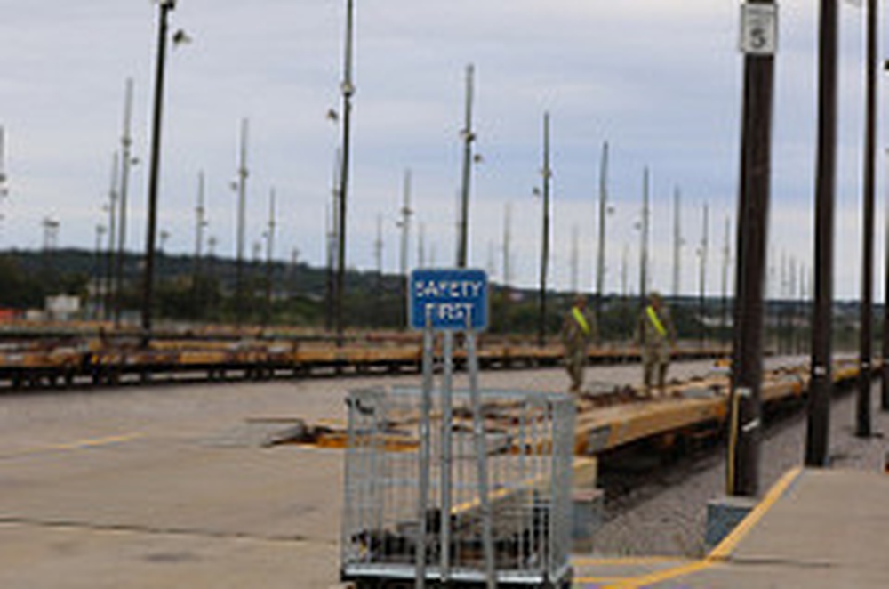 DVIDS - News - 449th Combat Aviation Brigade conducts rail operations