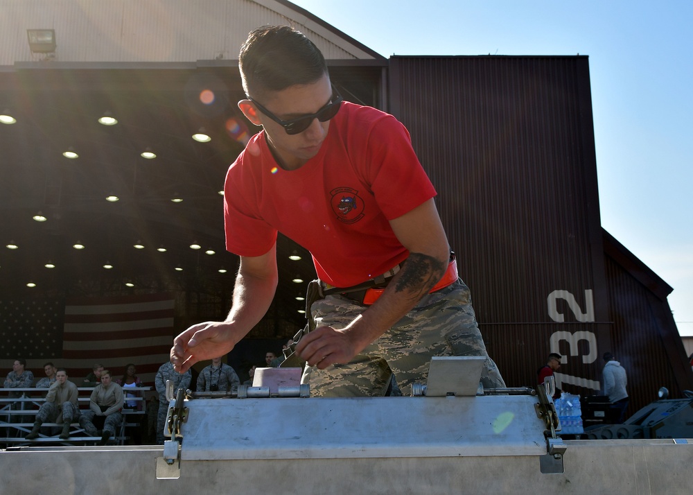 DVIDS - Images - Weapons Loading Competition [Image 2 of 3]