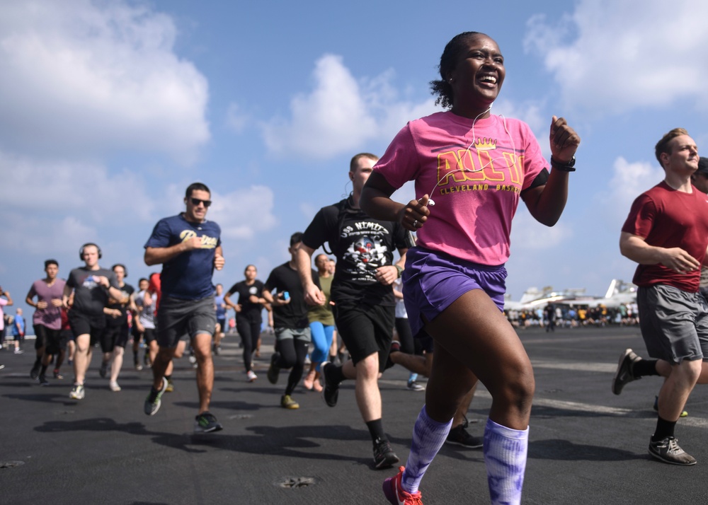 DVIDS - Images - Sailors Run 5K on Flight Deck [Image 3 of 5]