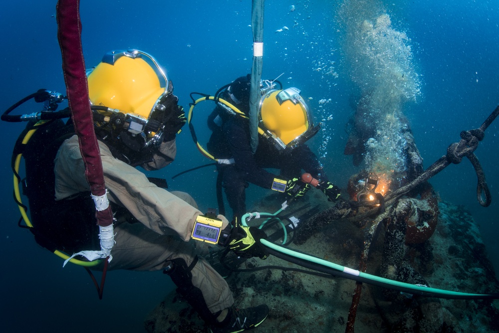 DVIDS - Images - UCT-2 Conducts Underwater Cutting Operations on Big ...