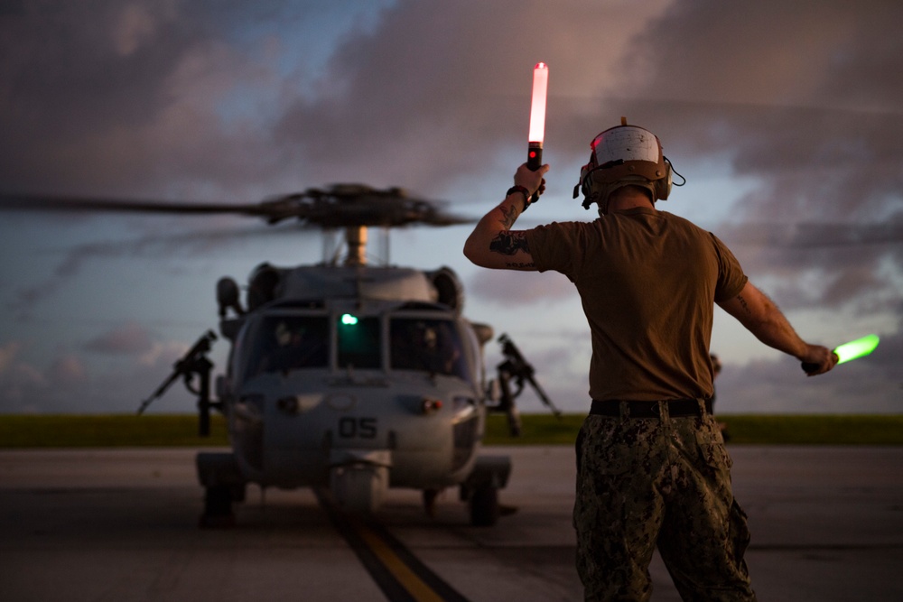 DVIDS - Images - AD2 Signals Seahawk Helicopter Pilots [Image 9 of 9]