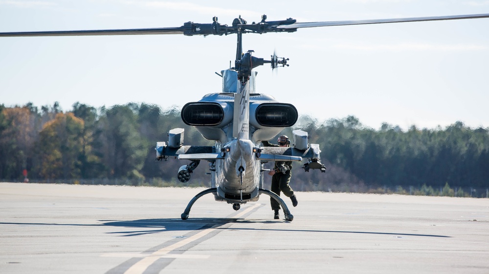 DVIDS - Images - HMLA-167 conducts live-fire exercise [Image 9 of 14]