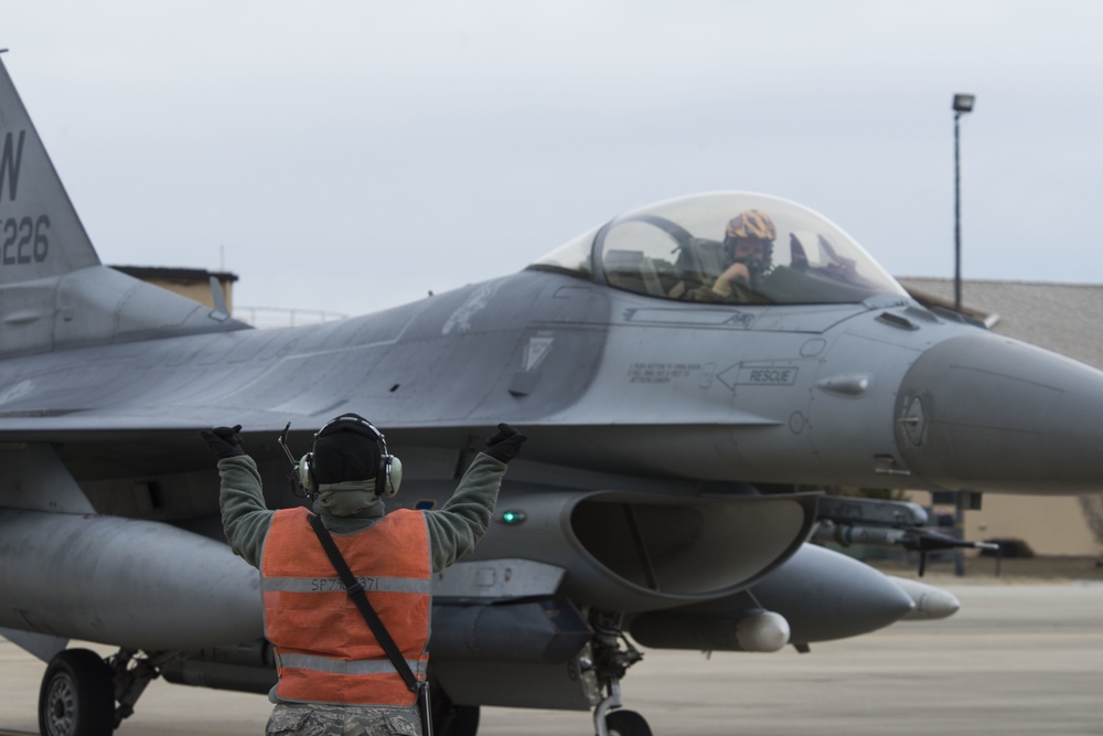 DVIDS - News - F-16s burn up runway with hot pits
