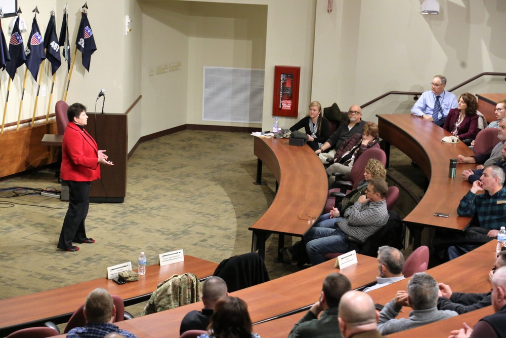 DVIDS - Images - IMCOM-Readiness director makes 2nd official visit to ...