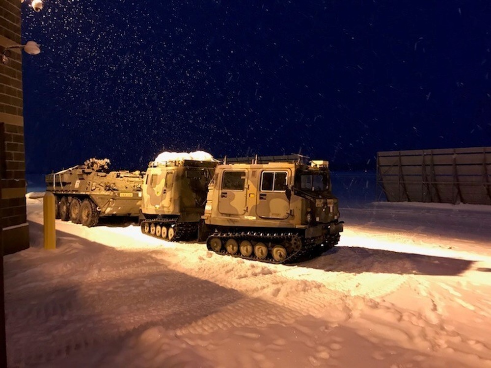 DVIDS - News - Airmen, Soldiers keep airplanes flying despite arctic ...