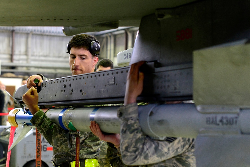 DVIDS - Images - Annual weapons load competition [Image 5 of 7]