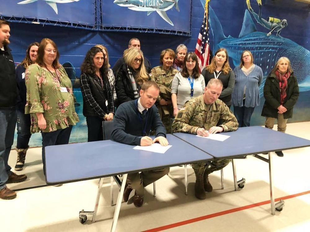 DVIDS - News - U.S. Army Reserve’s 364th ESC partners with local school