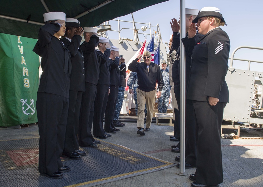 DVIDS - News - Surface Force Commander Engages Leadership Aboard USS ...