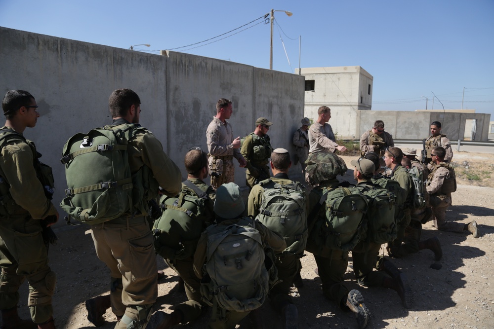 DVIDS - Images - Marines and IDF train side-by-side [Image 4 of 8]