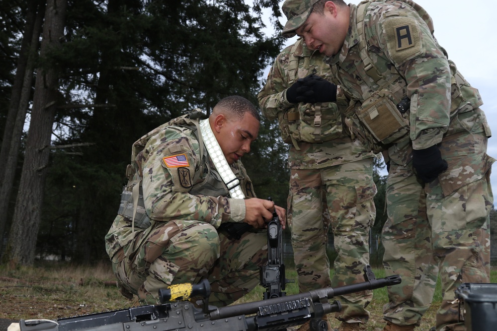 DVIDS - Images - Soldiers Compete in Best Warrior Competition [Image 3 ...