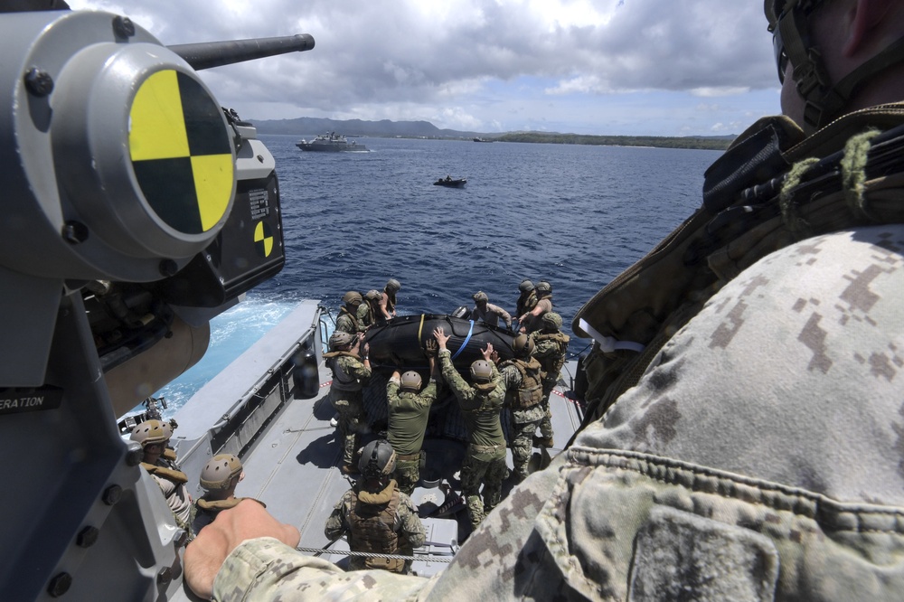 DVIDS - Images - CRG-1, EODMU-5 Conduct CRRC Exercise [Image 1 of 5]