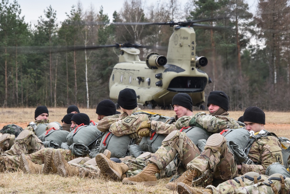 DVIDS - Images - 173rd AB Chinook jump at Grafenwoehr [Image 18 of 20]