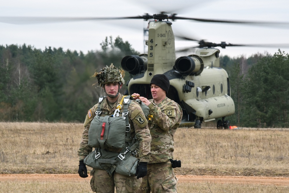 DVIDS - Images - 173rd AB Chinook jump at Grafenwoehr [Image 19 of 20]