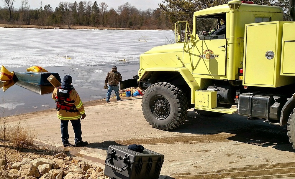 DVIDS - Images - Fort McCoy firefighters train in icy waters [Image 18 ...