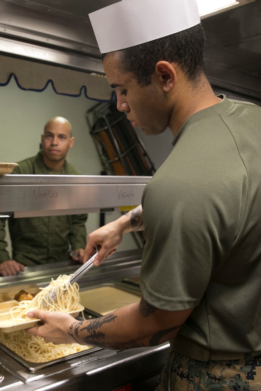 DVIDS - Images - 31st MEU’s Sgt. Maj., CO, and Chaplains serve dinner ...