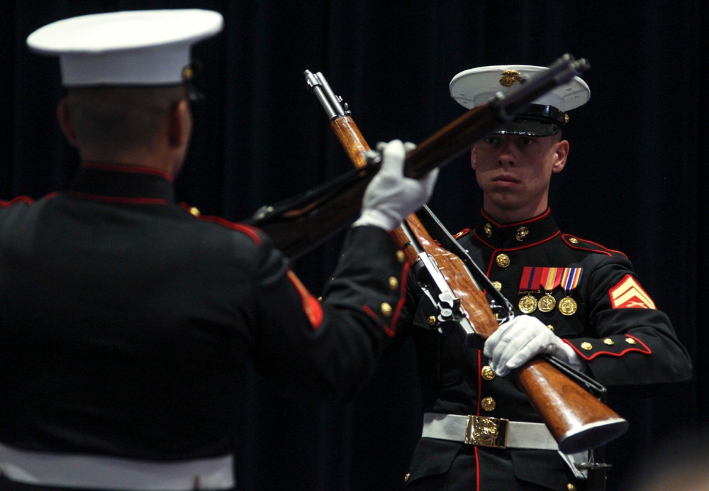 DVIDS - Images - CMC Attends Evening Parade [Image 14 of 20]