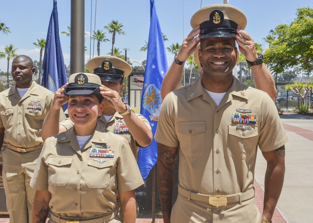 DVIDS - Images - NMCSD Senior Chief Pinning [Image 3 of 4]