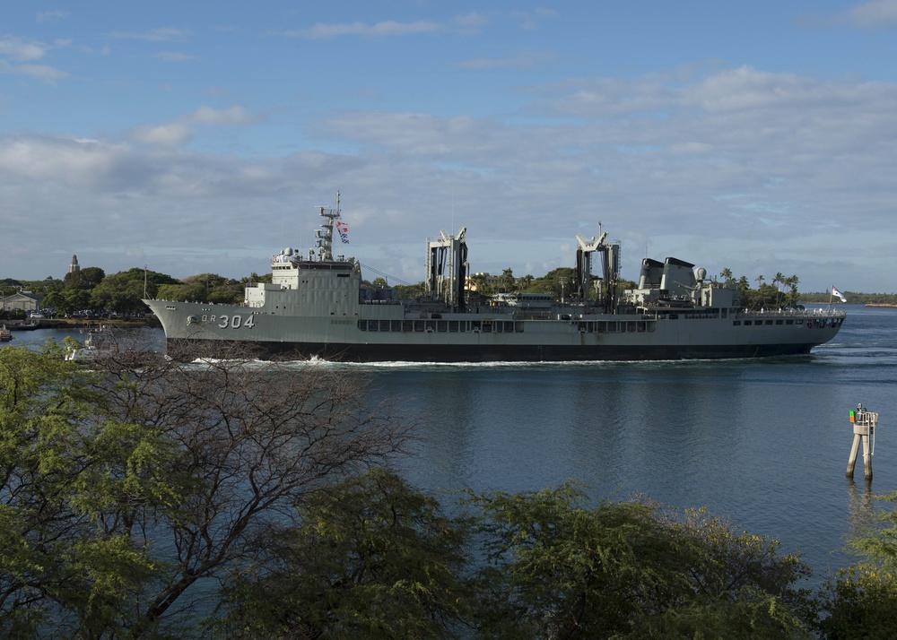 DVIDS - Images - HMAS Success (OR 304) enters Pearl Harbor in ...