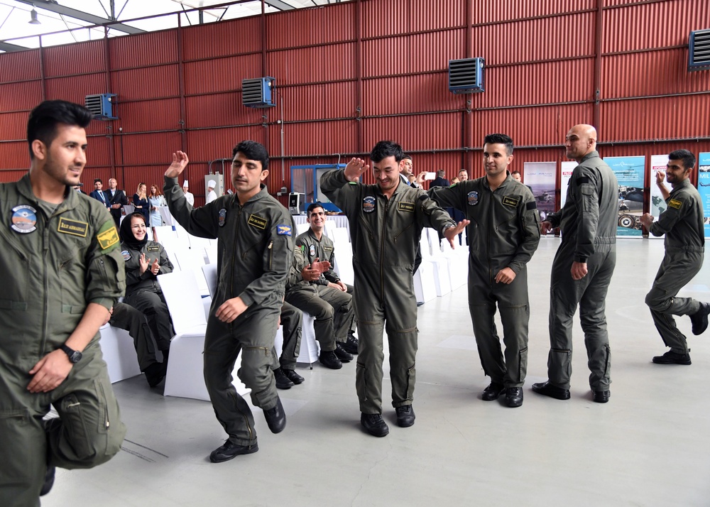 DVIDS - Images - AAF graduates 22 fixed-wing pilots including two females